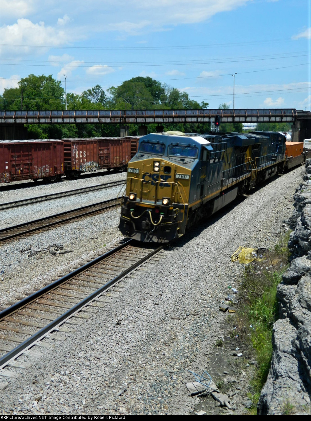 CSX 760 (ES44AC-H) 298 (AC44CW)